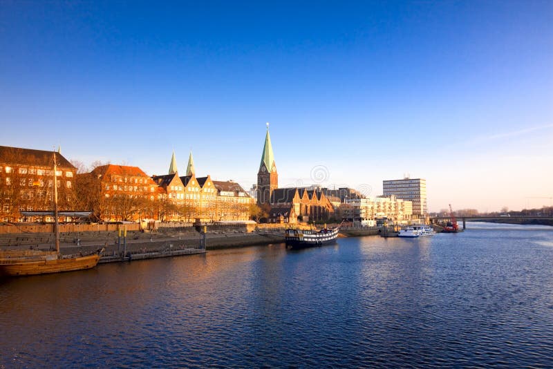 Río Weser, Bremen, Alemania Foto de archivo - Imagen de barco, europa ...