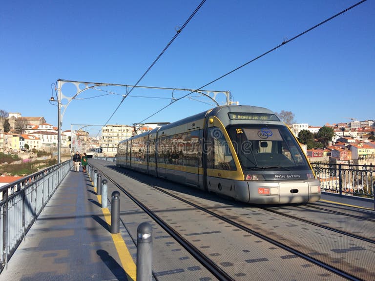 Light rail editorial photography. Image of vehicle, oporto - 106763352