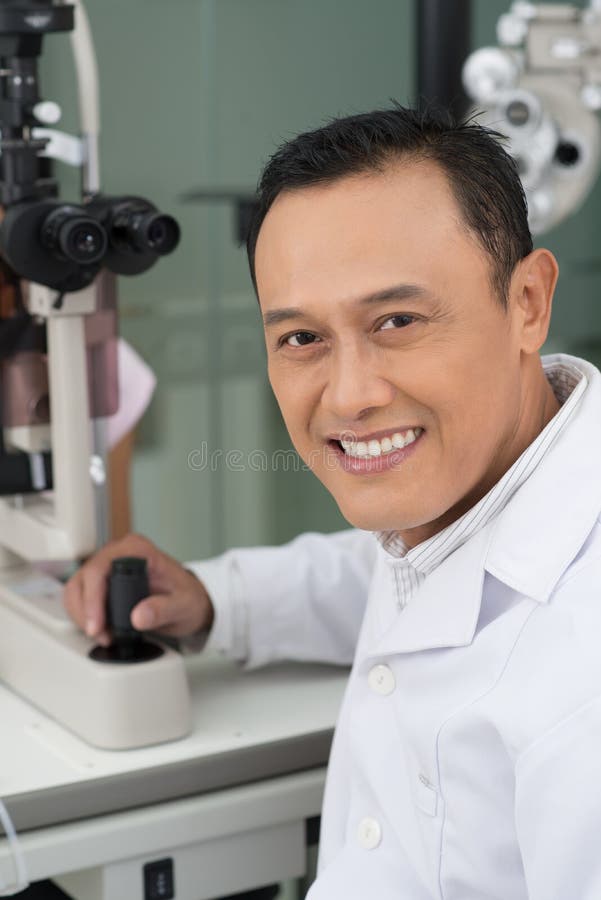 Opticien stock foto. Image of microscoop, één, gezond - 28054948