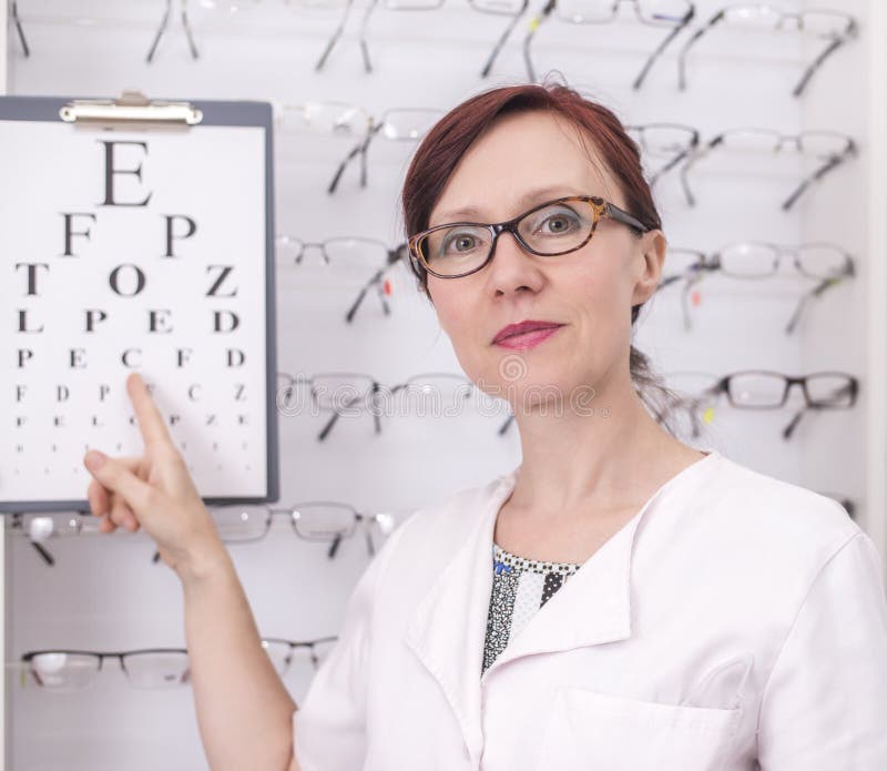 Am Optiker stockfoto. Bild von schauen, dioptrie, wiederanlauf - 39424574