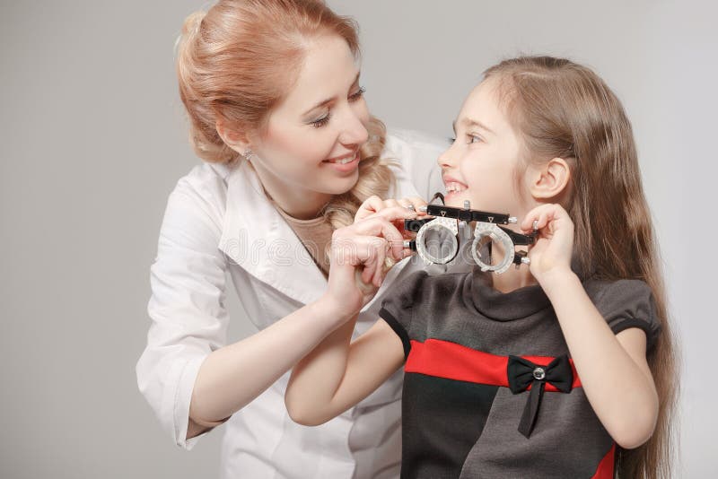 Optiker stockfoto. Bild von kindheit, brillen, kontrolle - 39738658