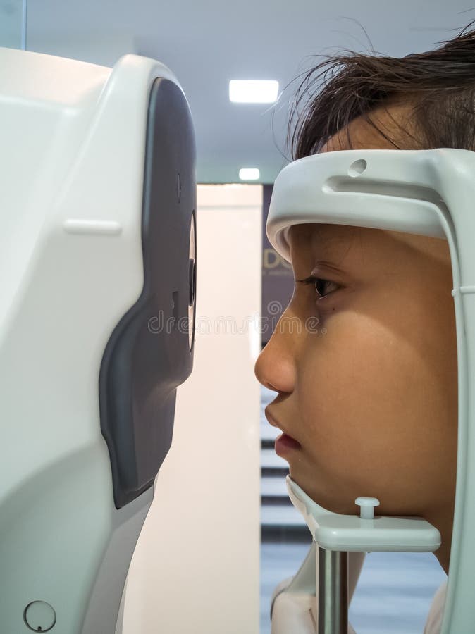 Optometrist Machine Checking Patient Eyesight and Vision Correction ...