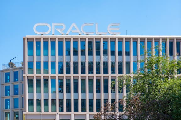 Oracle Data Center, Modern Smart Architecture, Technology Hub, Cloud ...