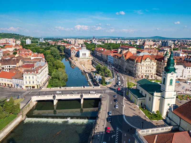 Unirii-Platz Mit Rathaus Von Oradea - Rumänien Redaktionelles Stockbild ...