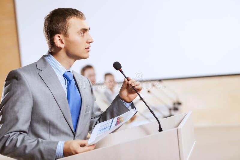 Homem do orador imagem de stock. Imagem de altofalante - 43123437