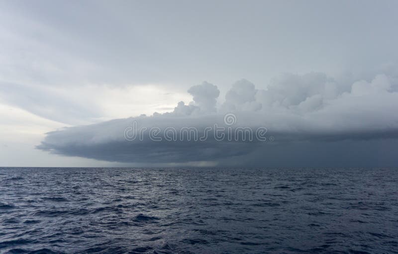 Orage En Mer Dans Le Gulfstream Image stock - Image du temps, gris ...