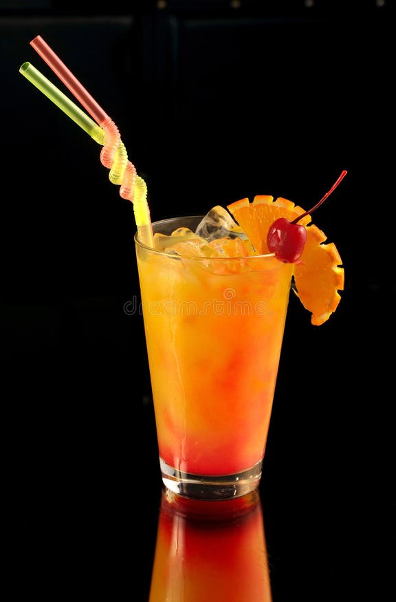 Orange Cocktail Mit Einer Kirsche Stockbild - Bild von bestandteile ...
