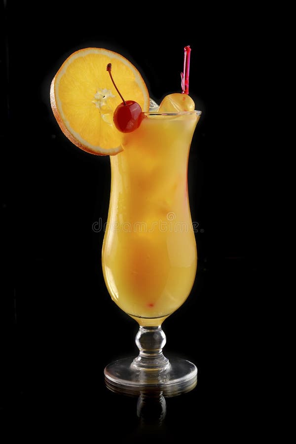 Orange Cocktail Mit Einer Kirsche Stockfoto - Bild von kater, frische ...