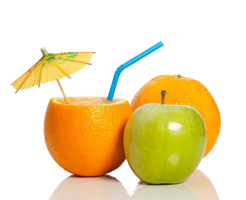 Verre De Jus De Pomme Avec La Paille De Boissons D'isolement Avec Le ...