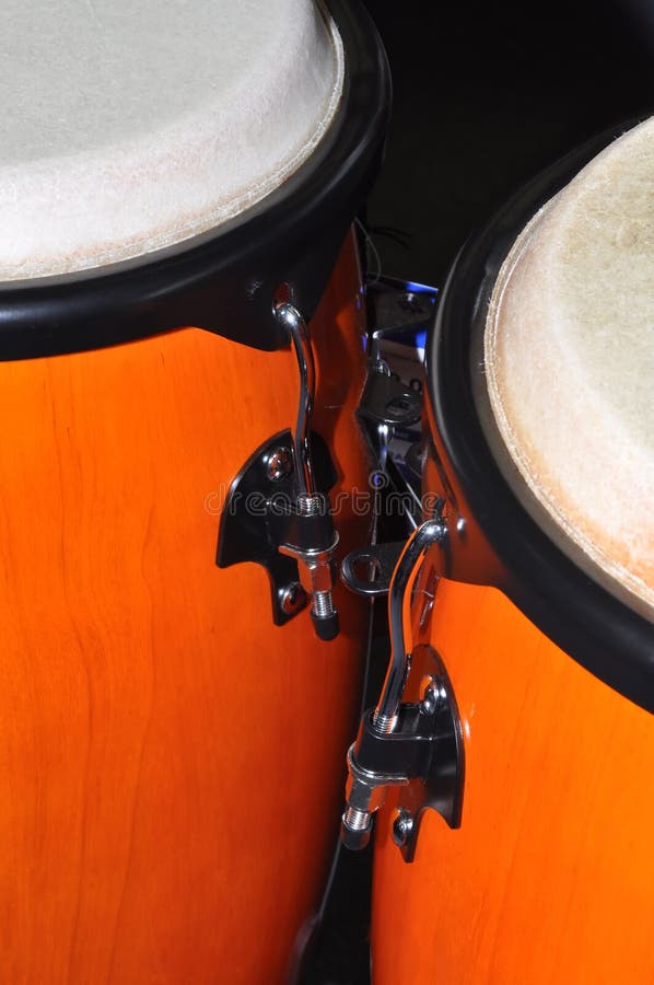 Orange Congas Getrennt Auf Schwarzem Hintergrund Stockbild - Bild von ...