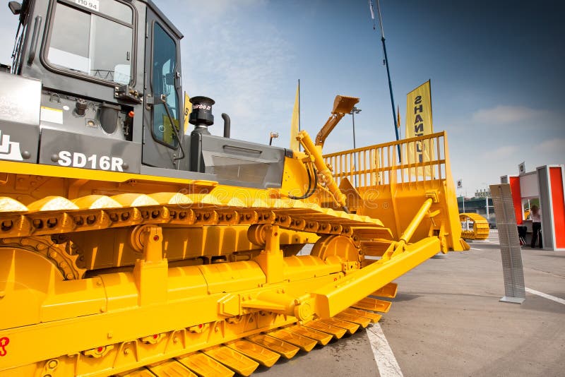 Orange diesel bulldozer editorial photography. Image of metallic - 19807527
