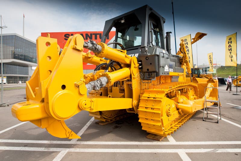 Orange diesel bulldozer editorial photography. Image of metal - 19807592