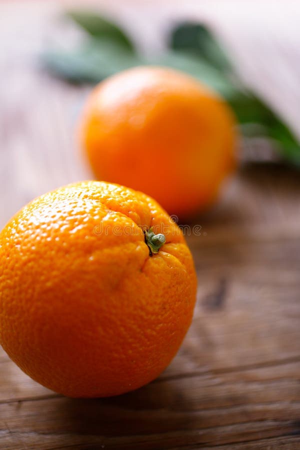 Orange Frucht mit Flut stockbild. Bild von haut, reflektieren - 7609825