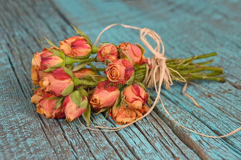 Orange Rose Bouquet on Wood Stock Image - Image of rustic, rose: 68591341