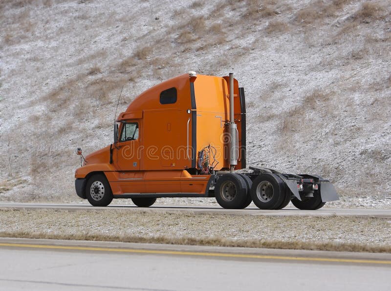 550 Orange Semi Truck Photos - Free & Royalty-Free Stock Photos from ...