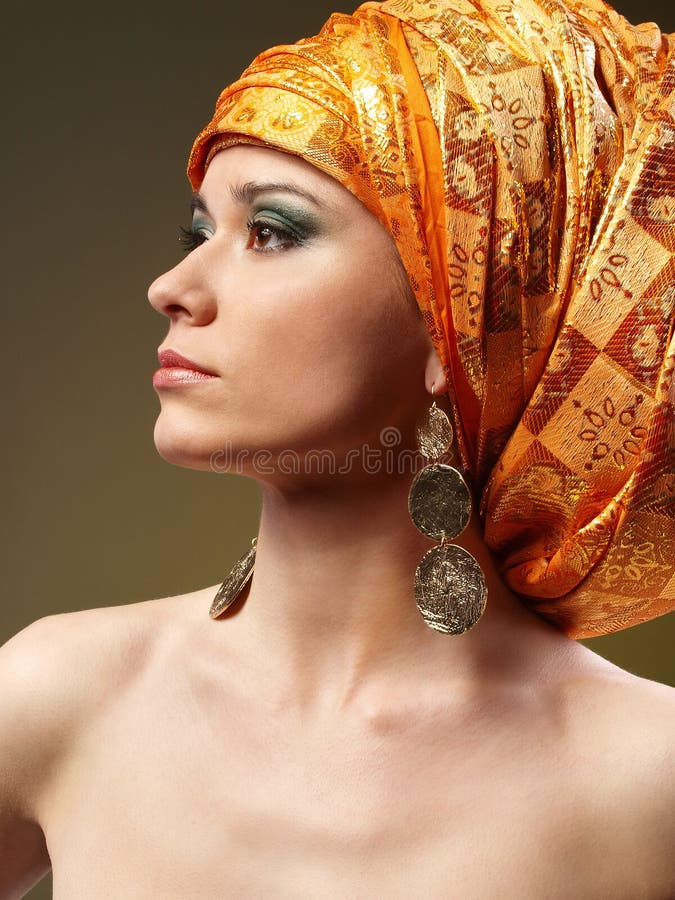 Orange turban arkivfoto. Bild av kanter, flicka, posera - 25055240