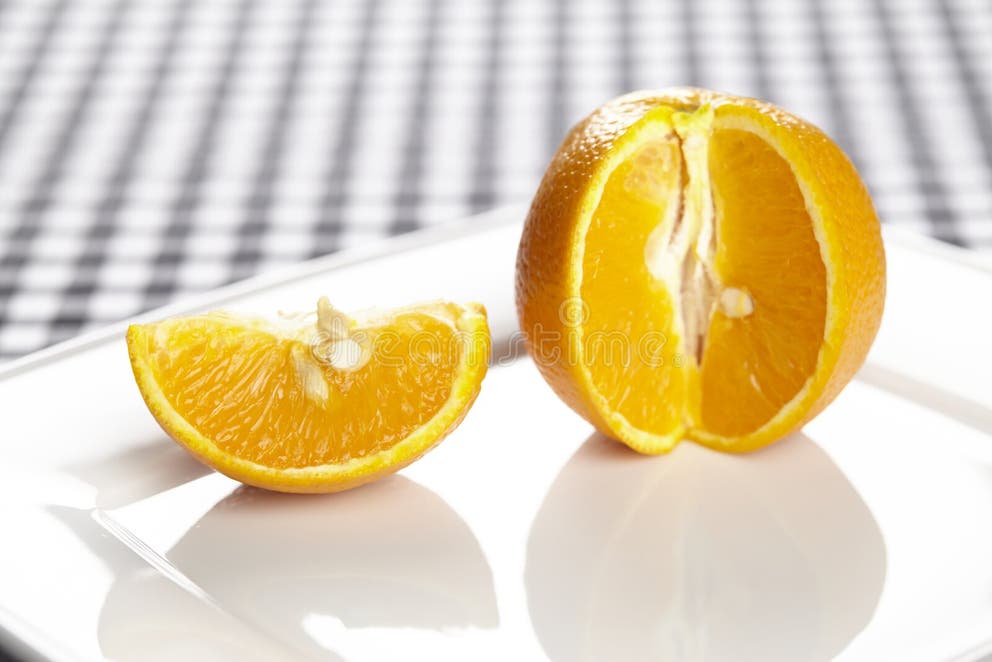 Orange und ein Viertel stockfoto. Bild von viertel, nahrung - 31365446