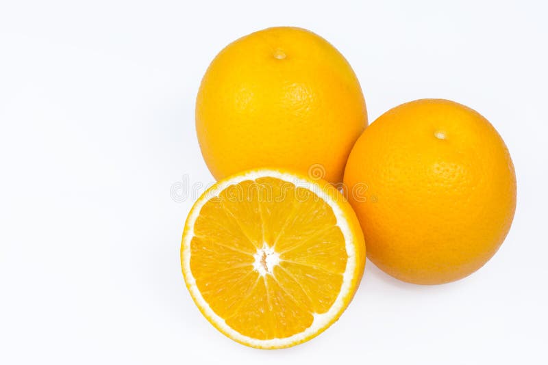 Orangen mit Scheiben stockfoto. Bild von grippe, ebene - 58021290