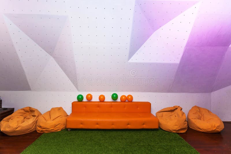 Oranje Bank stock foto. Image of huishouden, vrijetijdsbesteding ...