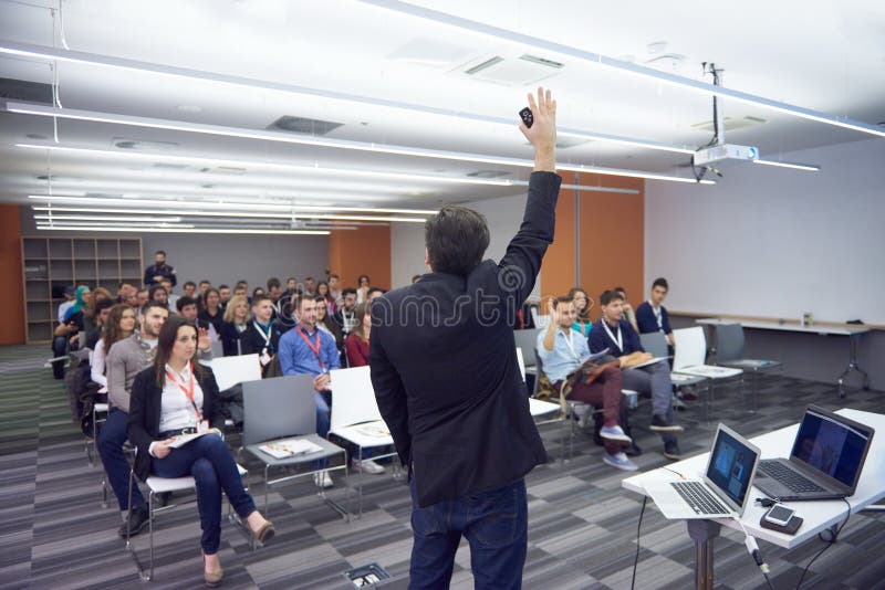 Orateur photographie éditorial. Image du assistances - 63328172