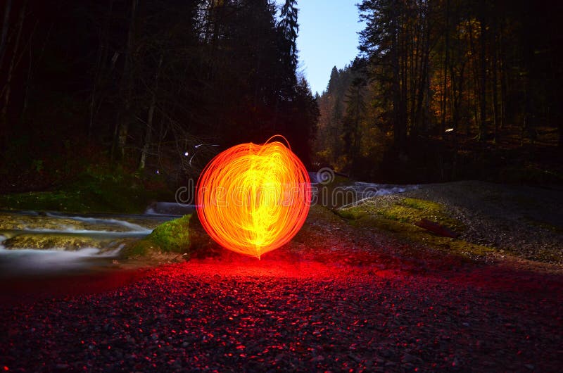 Puesta Del Sol De Oro Del Orbe Imagen de archivo - Imagen de rojo ...