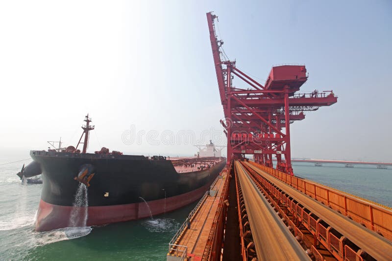 Semi-submersible Heavy Superstructure Lift Ship Designed To Move ...