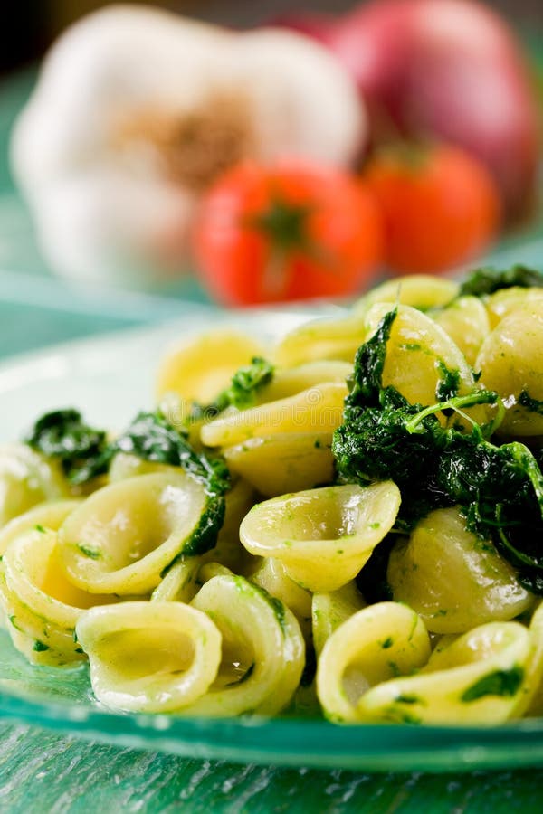 Orecchiette Met De Bovenkanten Van De Raap Stock Afbeelding - Image of ...