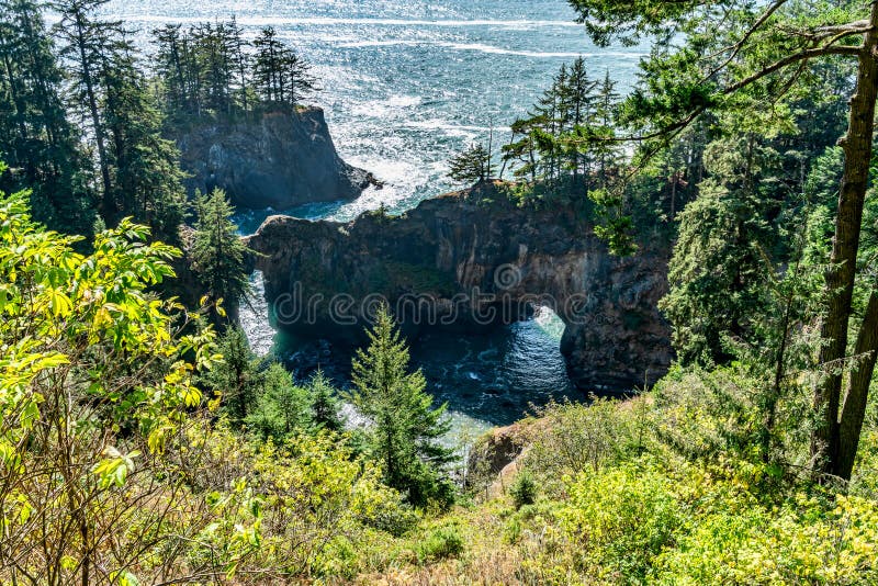 Oregon Natural Bridges Viewpoint Stock Photo - Image of coast, travel ...