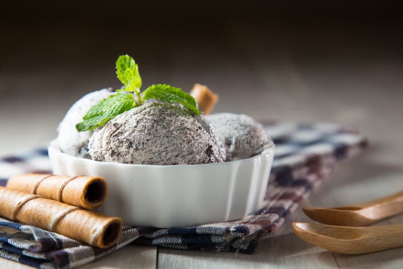 Oreo-Eiscreme stockbild. Bild von selbstgemacht, sahnig - 124029115