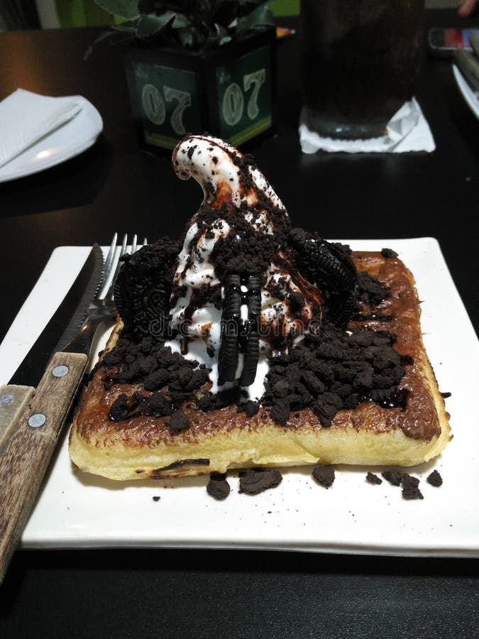 Oreo ice cream waffle stock image. Image of vanilla, chips - 79296263