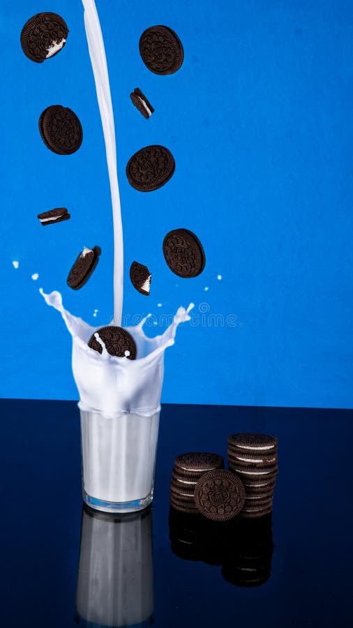 Oreo with Milk Splash with Blue Wallpaper Stock Image - Image of ...
