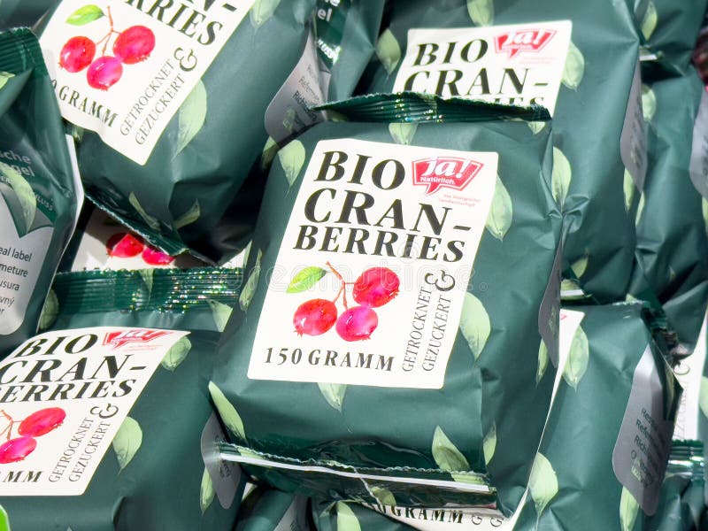Organic Cranberries Packaging with Green Design and Red Berry ...