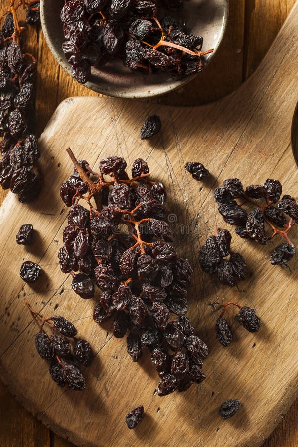 Organic Dry Raisins on the Vine Stock Photo - Image of gourmet, health ...
