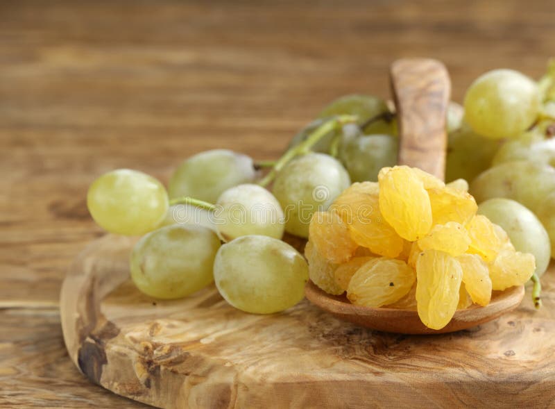 Organic Light White Grape Raisins Stock Image - Image of heap, natural ...