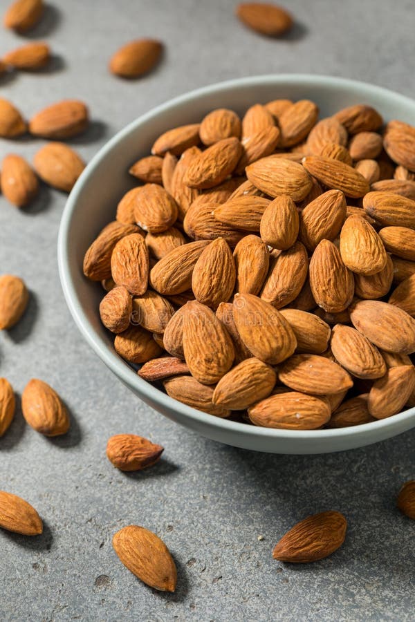 Organic Raw Whole Dry Almonds Stock Image - Image of nutrition, pile ...