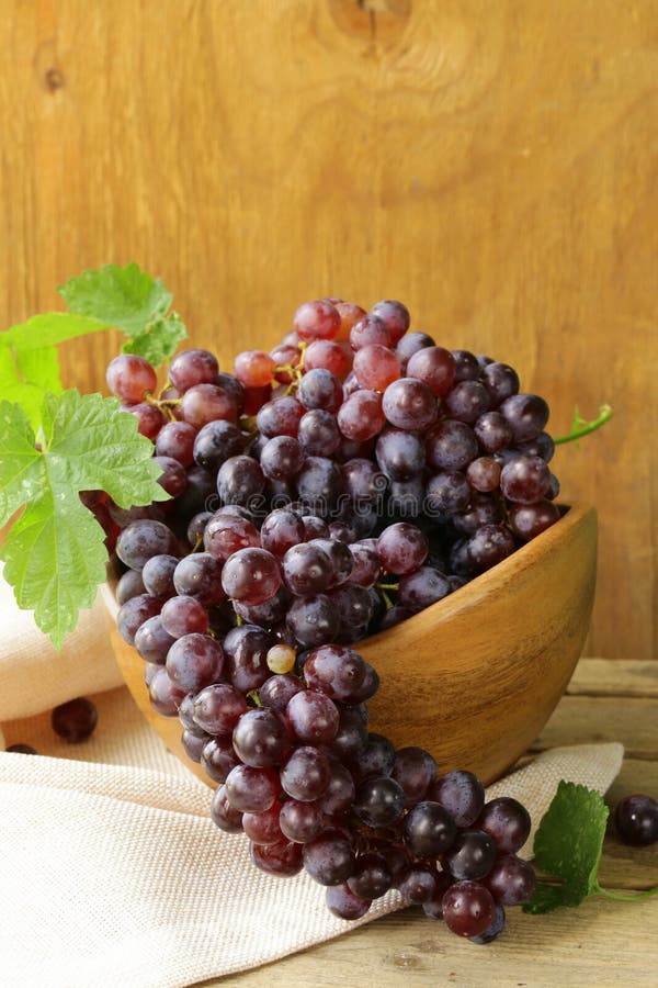 Organic ripe black grapes stock photo. Image of vegetarian - 32353662