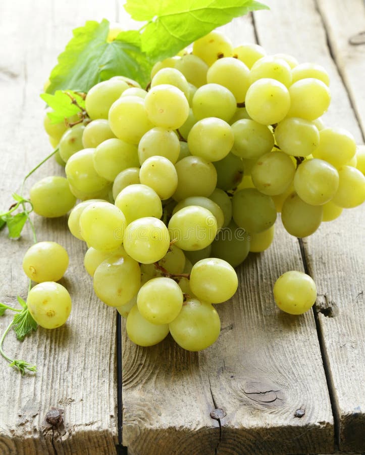 Organic white grapes stock image. Image of grape, natural - 32691615