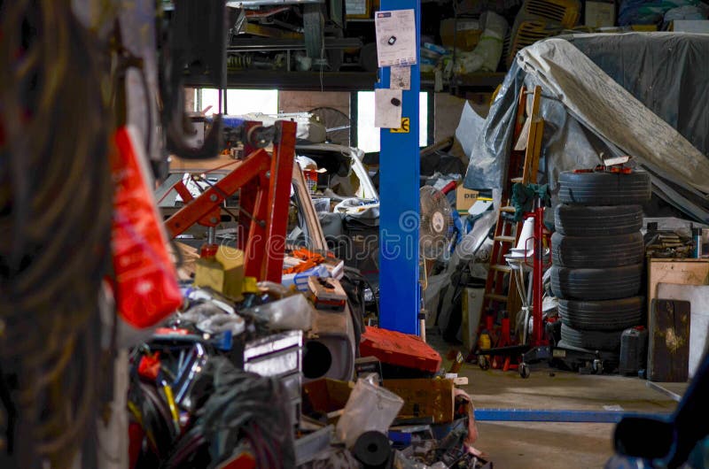 Organized Chaos in an Auto Workshop a Look Inside a Mechanic S ...