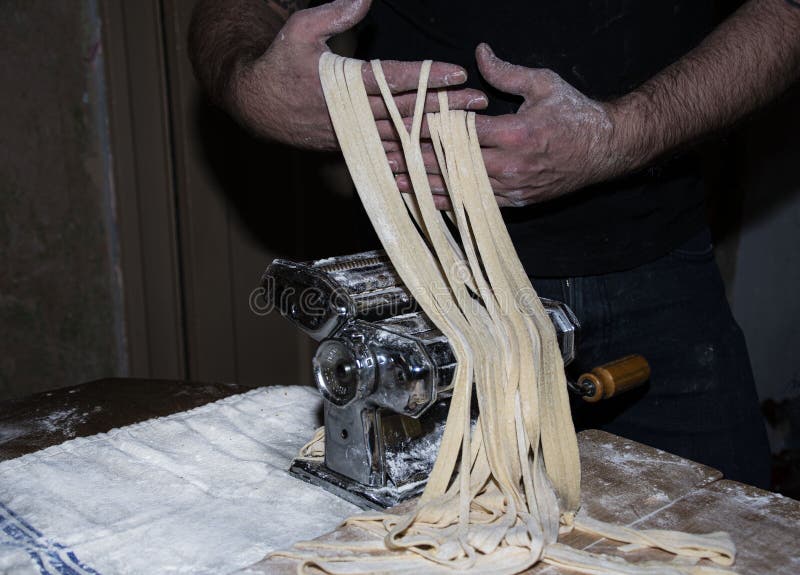 Hand Made Pasta Machine Man Making Hand Made Pasta Tageleitelle Stock ...