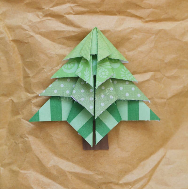 Origami Christmas Tree stockbild. Bild von origami, baum - 163249167