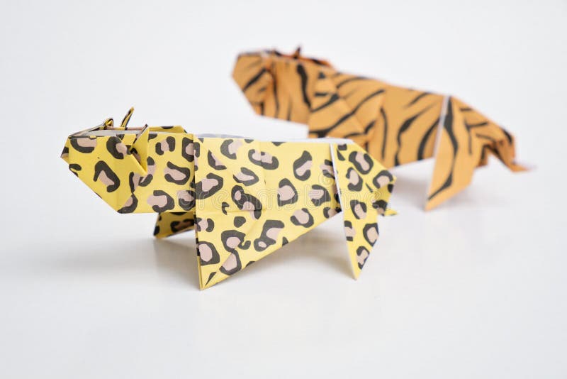 Origami De Tigre Et De Léopard Image stock - Image du point, afrique ...