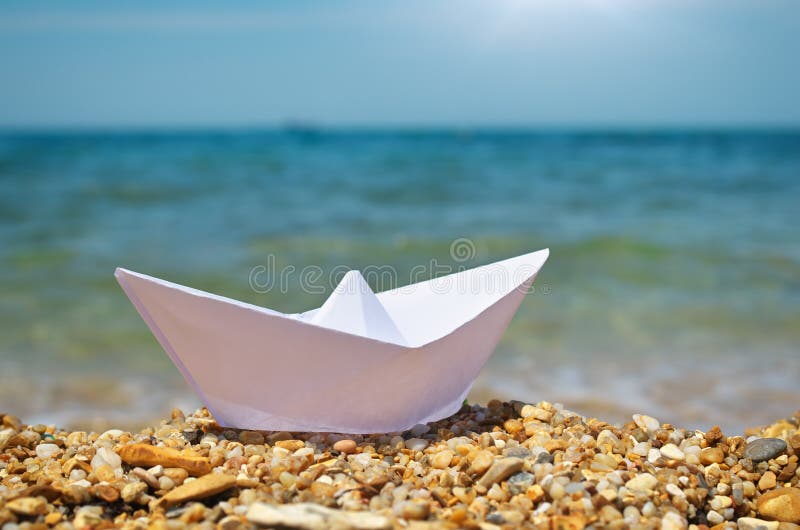 Origami-Schiff stockbild. Bild von abenteuer, papier - 72906085