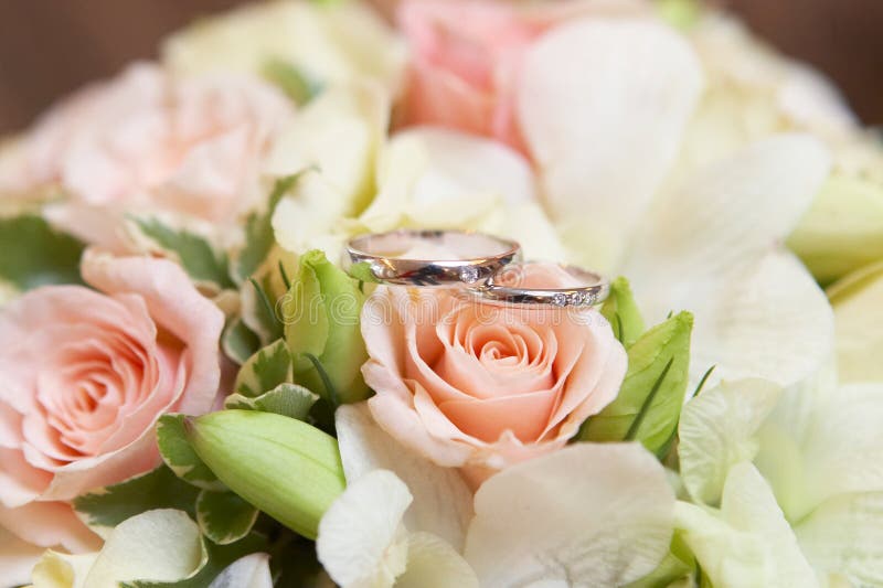 Original Wedding Rings on Beautiful White Roses Wedding Bouquet Stock ...