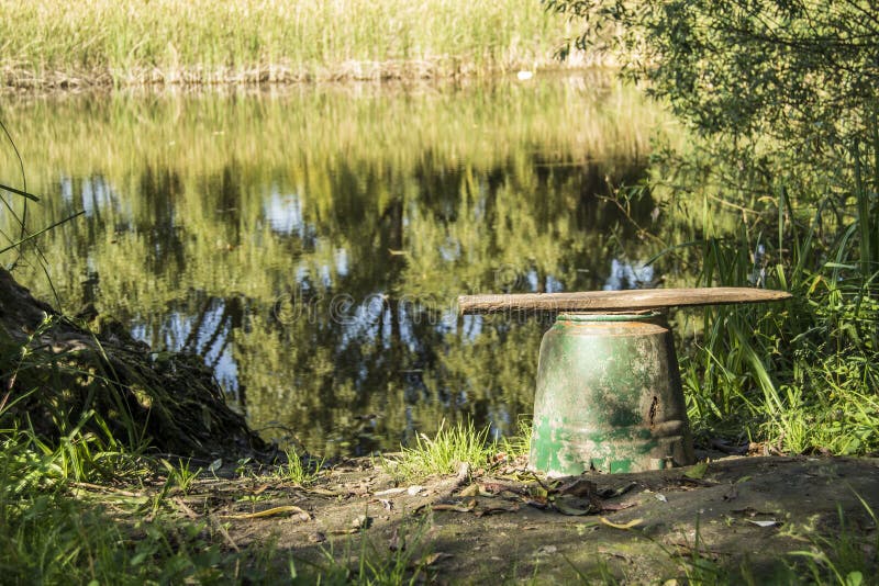 Orilla de los ríos foto de archivo. Imagen de disfrute - 46170060
