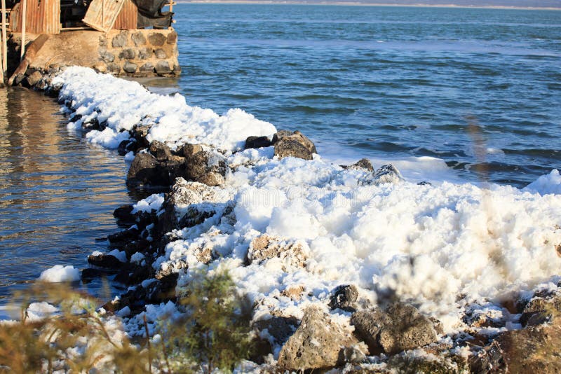 Orilla del lago Afrera imagen de archivo. Imagen de escénico - 137330621