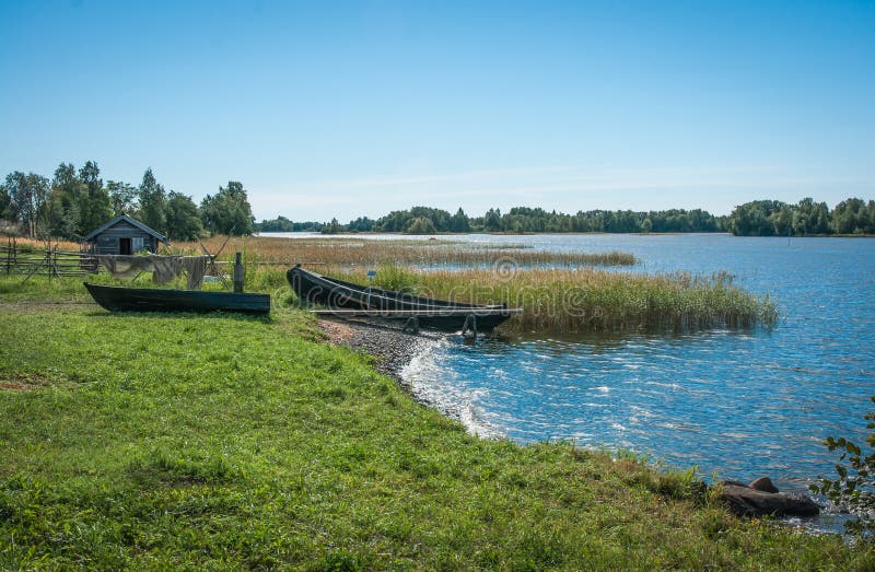 Orilla Del Lago Onega, Barcos Foto de archivo - Imagen de paisaje, lago ...