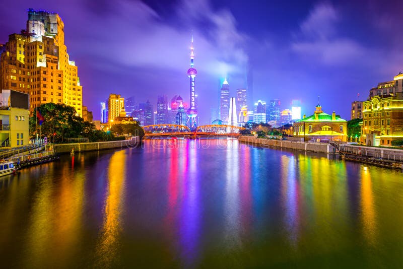 Orizzonte Della Città Di Shanghai, Cina Immagine Stock - Immagine di ...