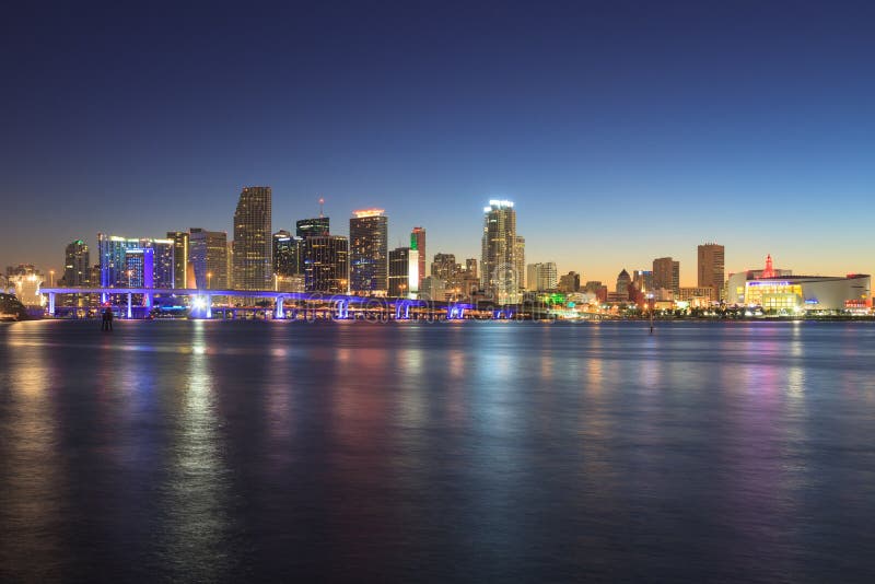 L'orizzonte Di Miami Alla Notte, Veduta Da Watson Island, Miami, Flor ...
