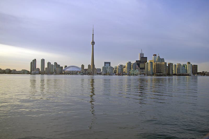 Orizzonte Di Toronto Da Acqua Fotografia Stock - Immagine di canada ...