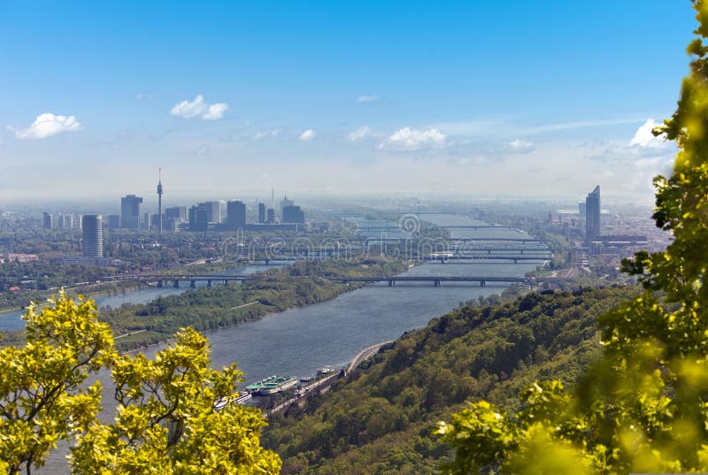Skyline Di Vienna E Danubio Immagine Stock - Immagine di turismo ...